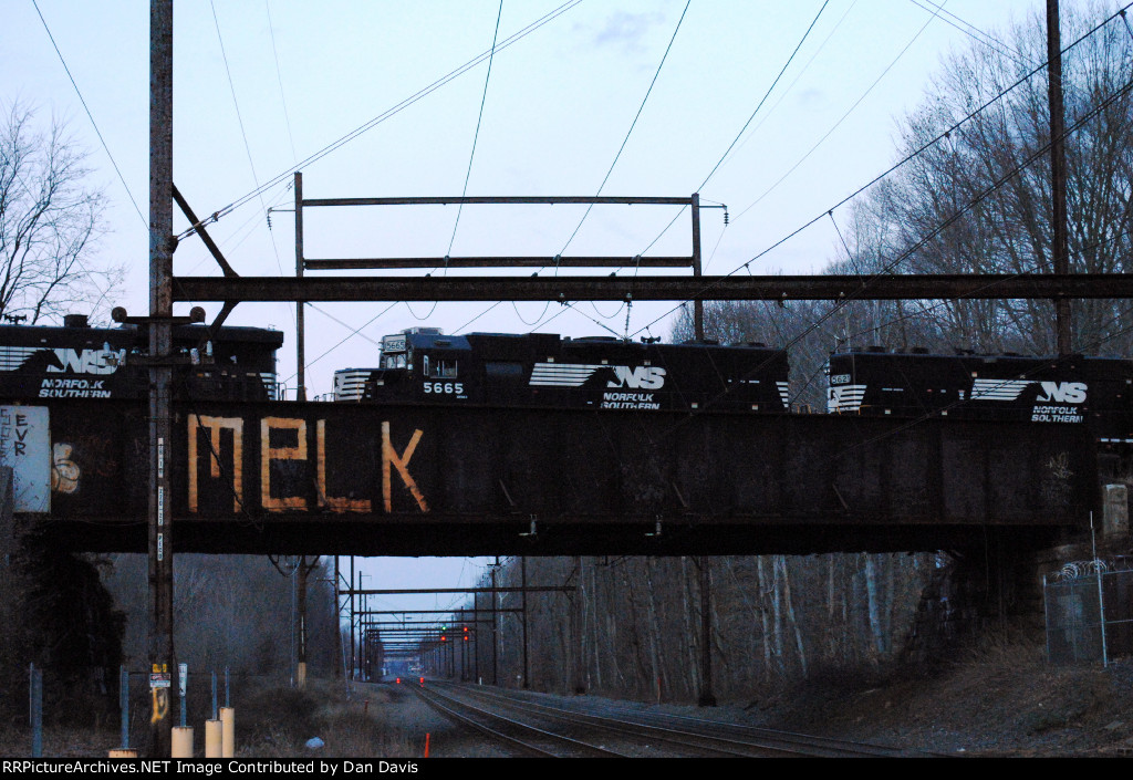 NS GP38-2 5665 trails on 17G